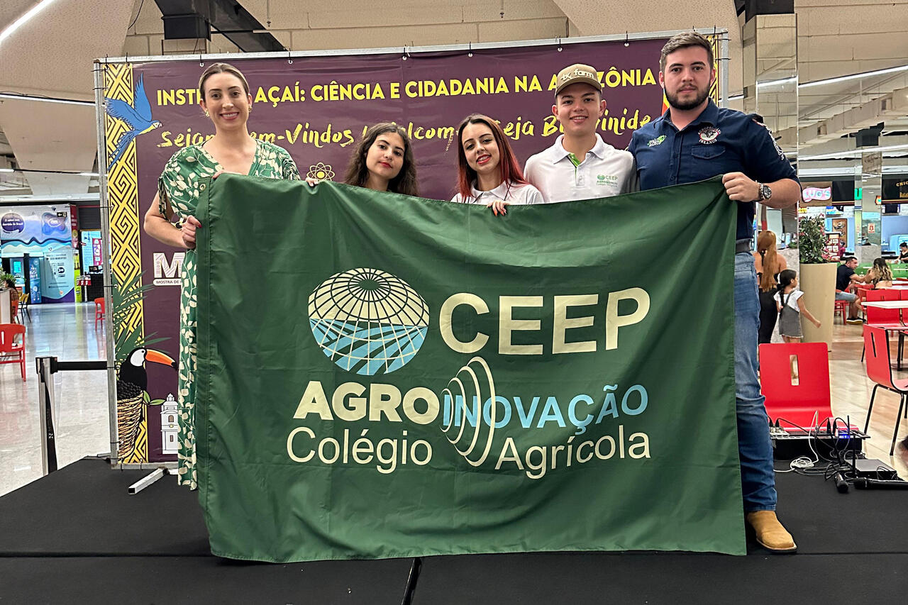 Alunos do Colégio Agrícola são premiados em feira internacional